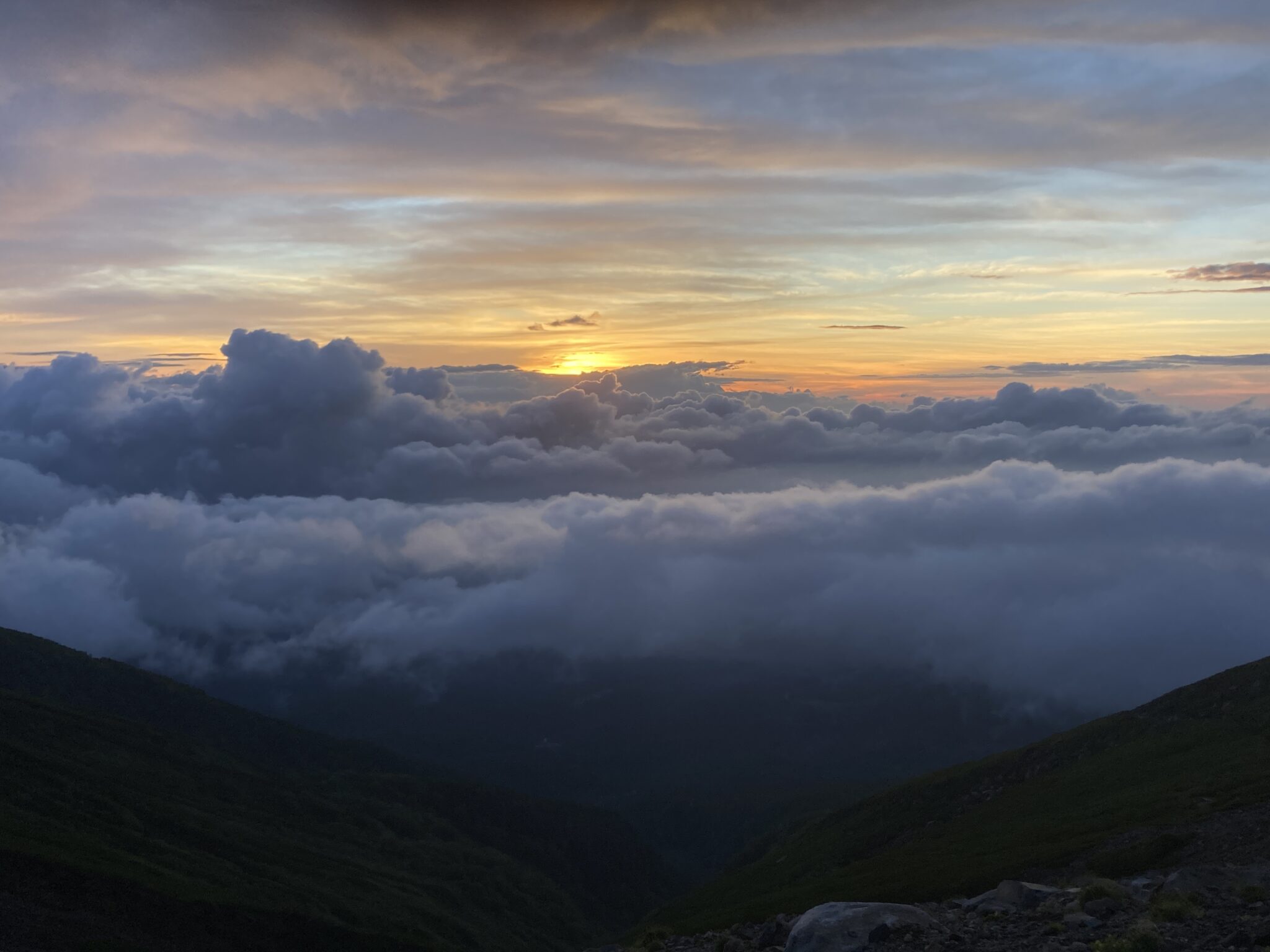 山で見る夕焼け「アーベントロート」 – design office ZANQ